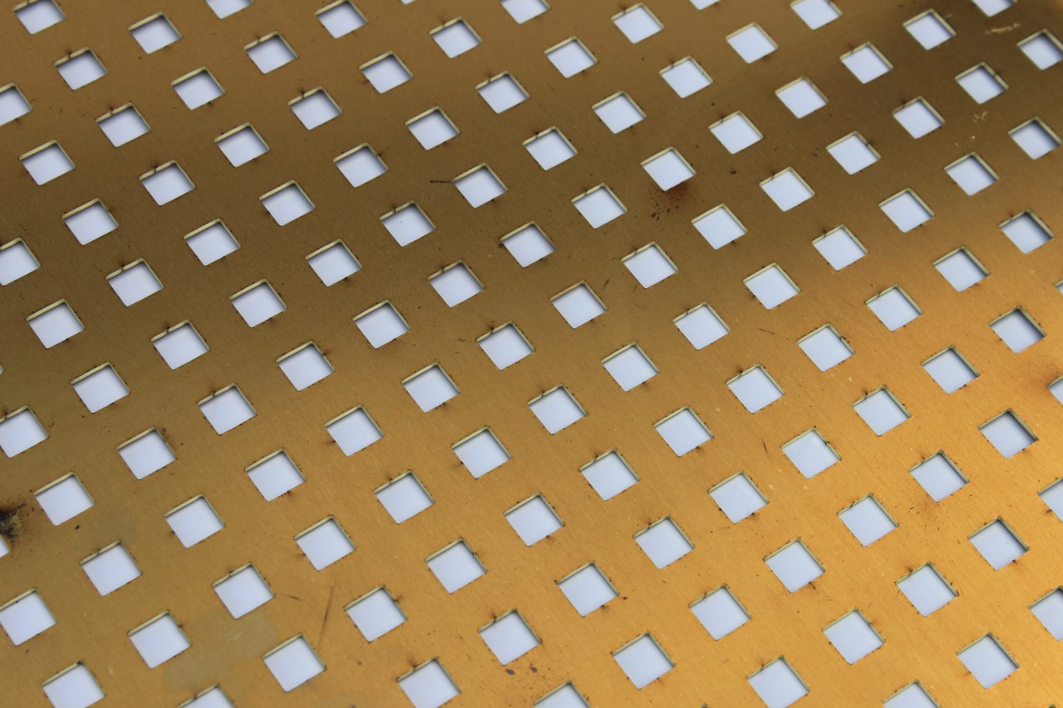 Overige materialen - De maatwerk specialist in metalen met gaten